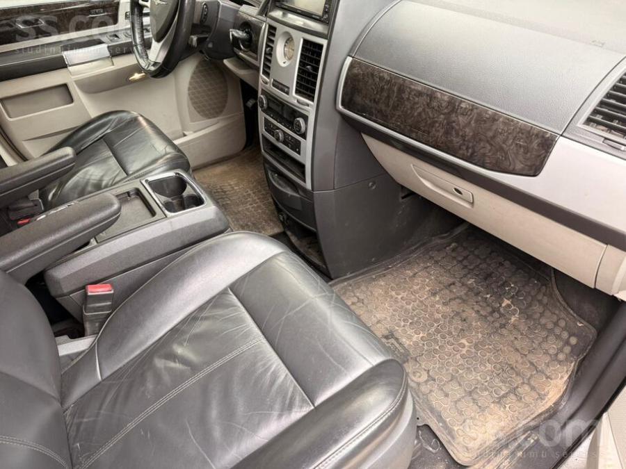 Pelēks Chrysler Grand Voyager 2011 Jūrmala, ar dzinēja tilpumu 2.80 L un nobraukumu 250 tūkst. km par 2650 €, foto 8 vietnē AUTOMOTO.COM.LV