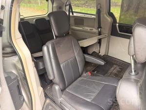 Pelēks Chrysler Grand Voyager 2011 Jūrmala, ar dzinēja tilpumu 2.80 L un nobraukumu 250 tūkst. km par 2650 €, foto 9 vietnē AUTOMOTO.COM.LV