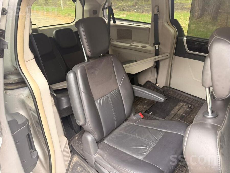 Pelēks Chrysler Grand Voyager 2011 Jūrmala, ar dzinēja tilpumu 2.80 L un nobraukumu 250 tūkst. km par 2650 €, foto 9 vietnē AUTOMOTO.COM.LV