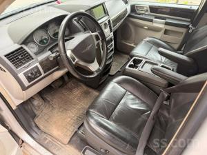 Pelēks Chrysler Grand Voyager 2011 Jūrmala, ar dzinēja tilpumu 2.80 L un nobraukumu 250 tūkst. km par 2650 €, foto 10 vietnē AUTOMOTO.COM.LV