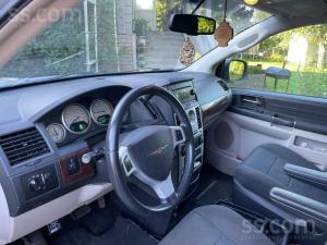 Grey Chrysler Grand Voyager 2011 in Riga, with an engine capacity of 2.80 L and mileage of 305 thousand km for 3200 €, photo 4 on AUTOMOTO.COM.LV
