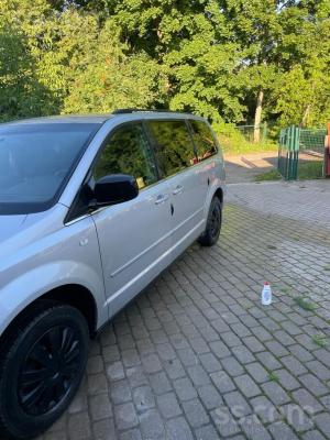 Grey Chrysler Grand Voyager 2011 in Riga, with an engine capacity of 2.80 L and mileage of 305 thousand km for 3200 €, photo 5 on AUTOMOTO.COM.LV