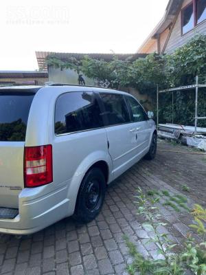Grey Chrysler Grand Voyager 2011 in Riga, with an engine capacity of 2.80 L and mileage of 305 thousand km for 3200 €, photo 6 on AUTOMOTO.COM.LV