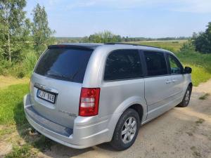 Grey Chrysler Grand Voyager 2011 in Vilnius, with an engine capacity of 2.78 L and mileage of 324 thousand km for 2700 €, photo 4 on AUTOMOTO.COM.LV