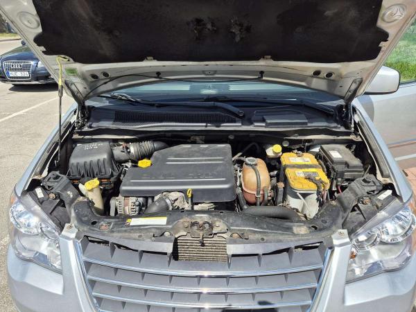 Grey Chrysler Grand Voyager 2011 in Klaipeda, with an engine capacity of 2.80 L and mileage of 362 thousand km for 4200 €, photo 9 on AUTOMOTO.COM.LV