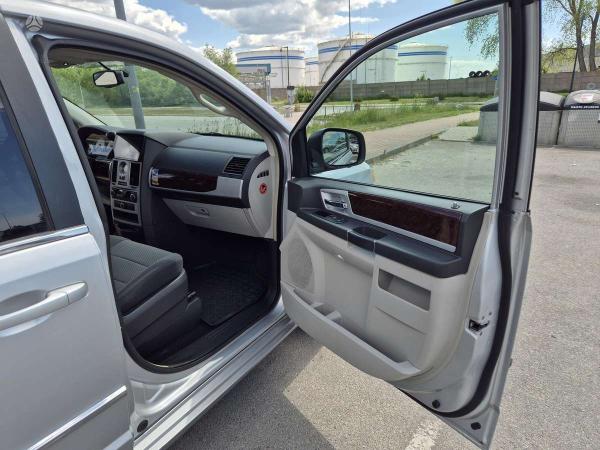 Grey Chrysler Grand Voyager 2011 in Klaipeda, with an engine capacity of 2.80 L and mileage of 362 thousand km for 4200 €, photo 10 on AUTOMOTO.COM.LV