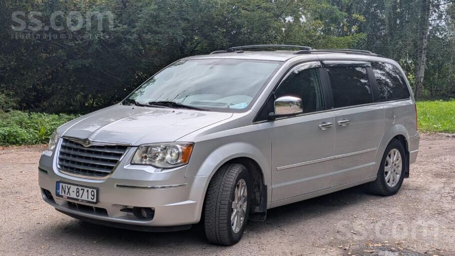 Pelēks Chrysler Grand Voyager 2011 Rīga, ar dzinēja tilpumu 2.80 L un nobraukumu 305 tūkst. km par 6700 €, foto 1 vietnē AUTOMOTO.COM.LV