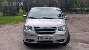 Pelēks Chrysler Grand Voyager 2011 Rīga, ar dzinēja tilpumu 2.80 L un nobraukumu 305 tūkst. km par 6700 €, foto 3 vietnē AUTOMOTO.COM.LV