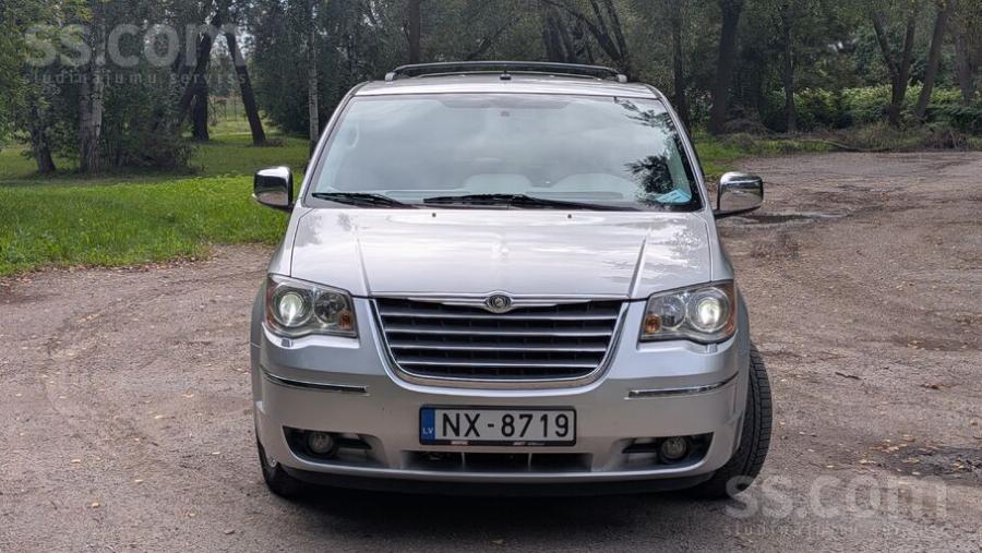 Pelēks Chrysler Grand Voyager 2011 Rīga, ar dzinēja tilpumu 2.80 L un nobraukumu 305 tūkst. km par 6700 €, foto 3 vietnē AUTOMOTO.COM.LV