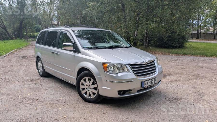 Pelēks Chrysler Grand Voyager 2011 Rīga, ar dzinēja tilpumu 2.80 L un nobraukumu 305 tūkst. km par 6700 €, foto 4 vietnē AUTOMOTO.COM.LV