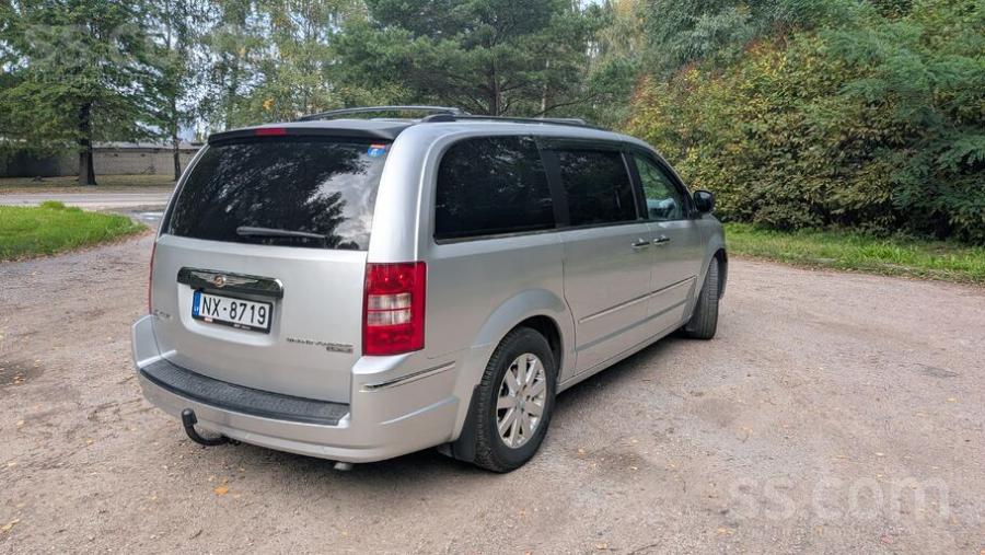 Pelēks Chrysler Grand Voyager 2011 Rīga, ar dzinēja tilpumu 2.80 L un nobraukumu 305 tūkst. km par 6700 €, foto 6 vietnē AUTOMOTO.COM.LV