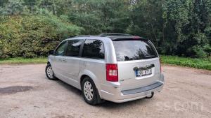 Pelēks Chrysler Grand Voyager 2011 Rīga, ar dzinēja tilpumu 2.80 L un nobraukumu 305 tūkst. km par 6700 €, foto 8 vietnē AUTOMOTO.COM.LV