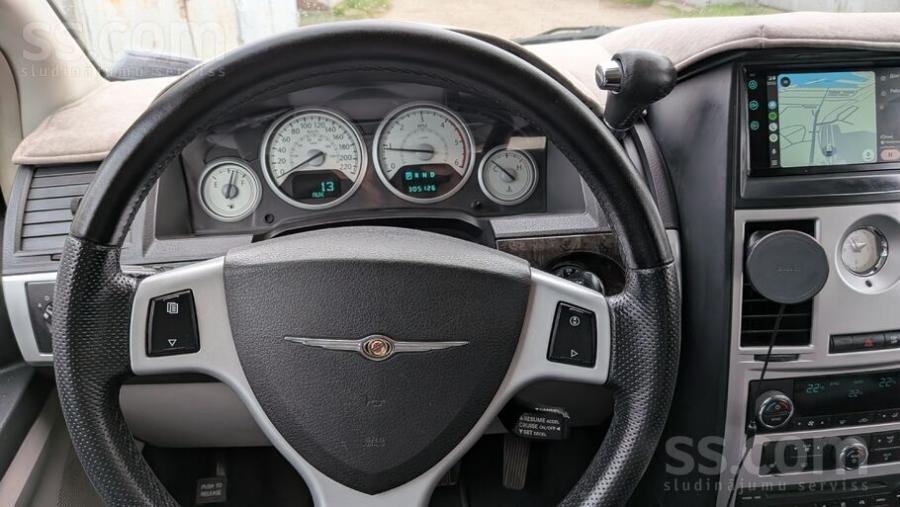 Pelēks Chrysler Grand Voyager 2011 Rīga, ar dzinēja tilpumu 2.80 L un nobraukumu 305 tūkst. km par 6700 €, foto 11 vietnē AUTOMOTO.COM.LV