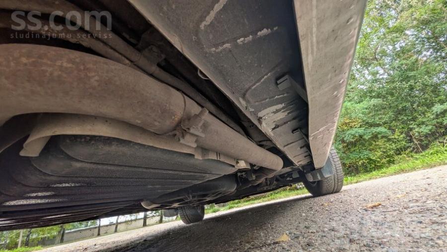 Pelēks Chrysler Grand Voyager 2011 Rīga, ar dzinēja tilpumu 2.80 L un nobraukumu 305 tūkst. km par 6700 €, foto 13 vietnē AUTOMOTO.COM.LV