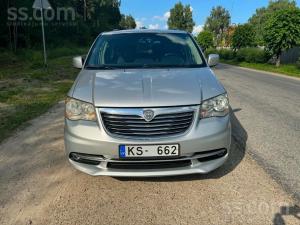 Grey Chrysler Grand Voyager 2012 in Riga, with an engine capacity of 2.80 L and mileage of 375 thousand km for 4500 €, photo 4 on AUTOMOTO.COM.LV