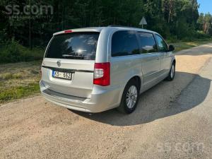 Grey Chrysler Grand Voyager 2012 in Riga, with an engine capacity of 2.80 L and mileage of 375 thousand km for 4500 €, photo 6 on AUTOMOTO.COM.LV