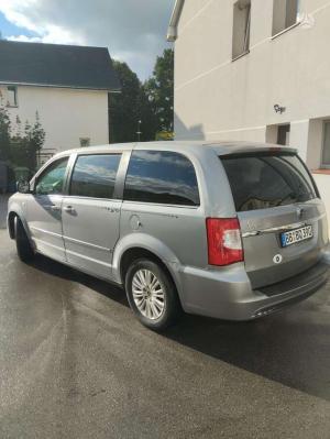 Grey Chrysler Grand Voyager 2014 in Radviliskis, with an engine capacity of 2.78 L and mileage of 280 thousand km for 5600 €, photo 4 on AUTOMOTO.COM.LV