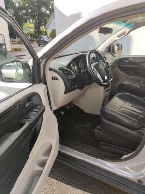 Grey Chrysler Grand Voyager 2014 in Radviliskis, with an engine capacity of 2.78 L and mileage of 280 thousand km for 5600 €, photo 6 on AUTOMOTO.COM.LV