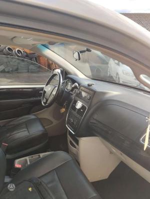 Grey Chrysler Grand Voyager 2014 in Radviliskis, with an engine capacity of 2.78 L and mileage of 280 thousand km for 5600 €, photo 8 on AUTOMOTO.COM.LV