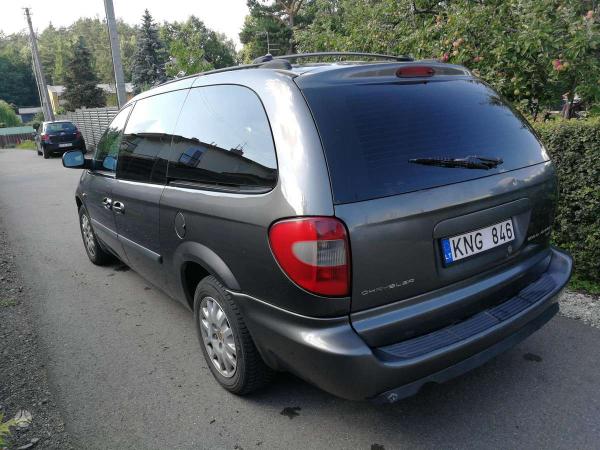 Grey Chrysler Grand Voyager 2005 in Vilnius, with an engine capacity of 3.30 L and mileage of 293 thousand km for 1400 €, photo 2 on AUTOMOTO.COM.LV