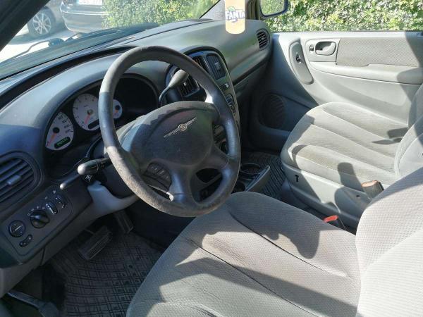 Grey Chrysler Grand Voyager 2005 in Vilnius, with an engine capacity of 3.30 L and mileage of 293 thousand km for 1400 €, photo 8 on AUTOMOTO.COM.LV