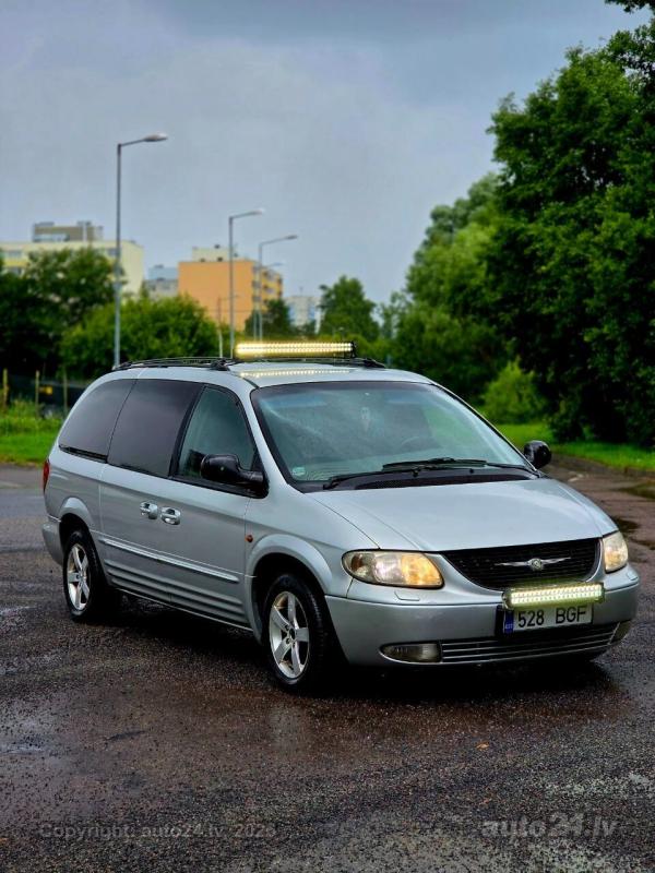 Grey Chrysler Grand Voyager 2001 in Tallinn, with an engine capacity of 2.50 L and mileage of 380 thousand km for 1150 €, photo 3 on AUTOMOTO.COM.LV