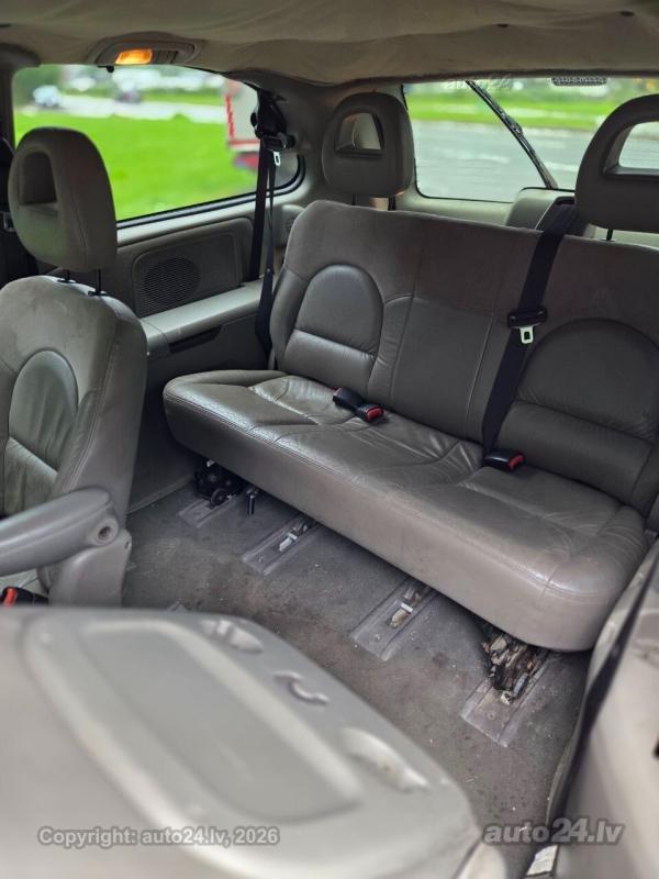 Grey Chrysler Grand Voyager 2001 in Tallinn, with an engine capacity of 2.50 L and mileage of 380 thousand km for 1150 €, photo 8 on AUTOMOTO.COM.LV