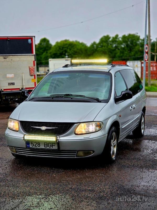 Pelēks Chrysler Grand Voyager 2001 Tallina, ar dzinēja tilpumu 2.50 L un nobraukumu 380 tūkst. km par 1150 €, foto 1 vietnē AUTOMOTO.COM.LV