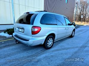 Pelēks Chrysler Grand Voyager 2004 Tallina, ar dzinēja tilpumu 2.80 L un nobraukumu 282 tūkst. km par 995 €, foto 2 vietnē AUTOMOTO.COM.LV
