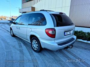 Pelēks Chrysler Grand Voyager 2004 Tallina, ar dzinēja tilpumu 2.80 L un nobraukumu 282 tūkst. km par 995 €, foto 4 vietnē AUTOMOTO.COM.LV