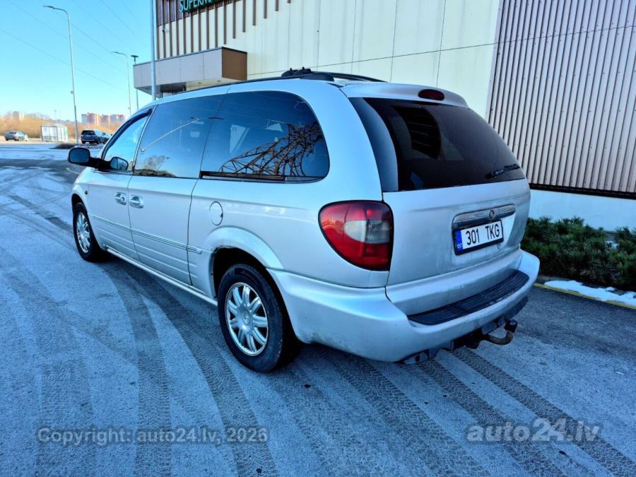 Pelēks Chrysler Grand Voyager 2004 Tallina, ar dzinēja tilpumu 2.80 L un nobraukumu 282 tūkst. km par 995 €, foto 4 vietnē AUTOMOTO.COM.LV