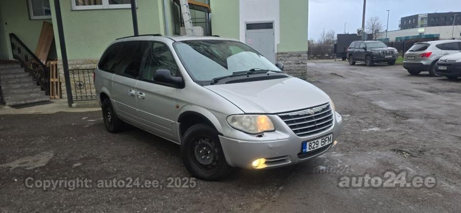 Grey Chrysler Grand Voyager 2005 in Tallinn, with an engine capacity of 2.80 L and mileage of 284 thousand km for 900 €, photo 2 on AUTOMOTO.COM.LV