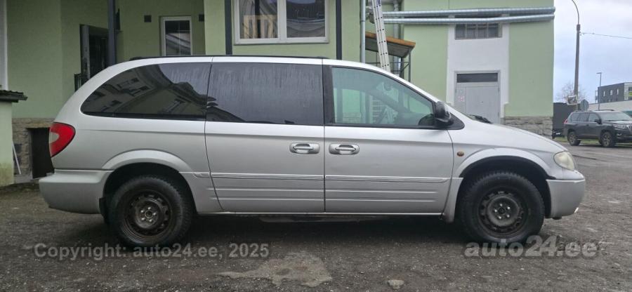 Grey Chrysler Grand Voyager 2005 in Tallinn, with an engine capacity of 2.80 L and mileage of 284 thousand km for 900 €, photo 3 on AUTOMOTO.COM.LV