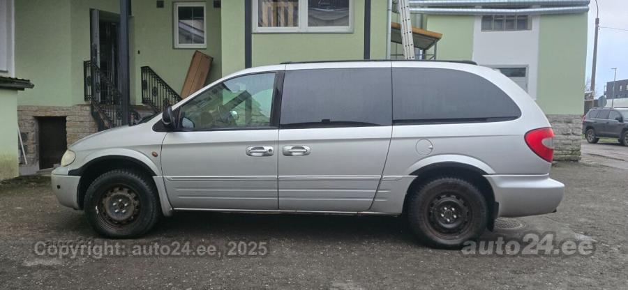 Grey Chrysler Grand Voyager 2005 in Tallinn, with an engine capacity of 2.80 L and mileage of 284 thousand km for 900 €, photo 4 on AUTOMOTO.COM.LV