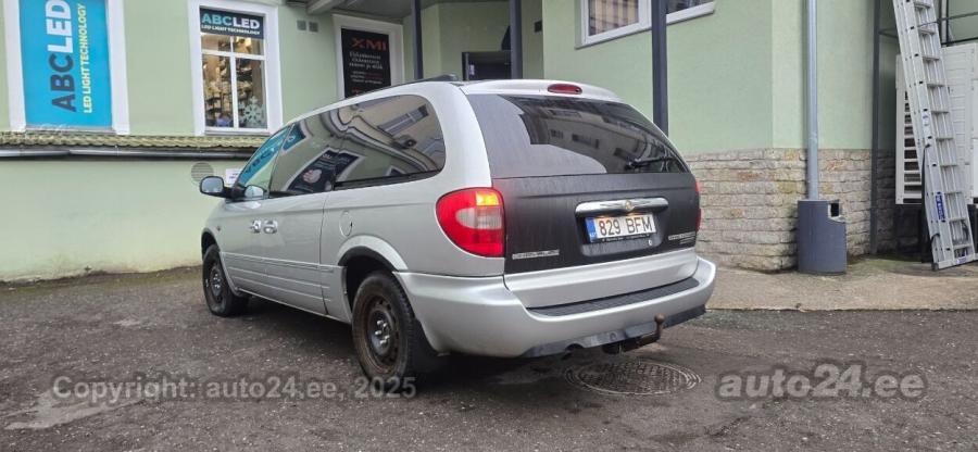 Grey Chrysler Grand Voyager 2005 in Tallinn, with an engine capacity of 2.80 L and mileage of 284 thousand km for 900 €, photo 5 on AUTOMOTO.COM.LV