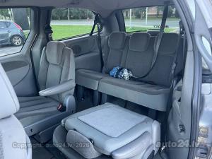 Grey Chrysler Grand Voyager 2005 in Narva, with an engine capacity of 2.80 L and mileage of 265 thousand km for 999 €, photo 11 on AUTOMOTO.COM.LV