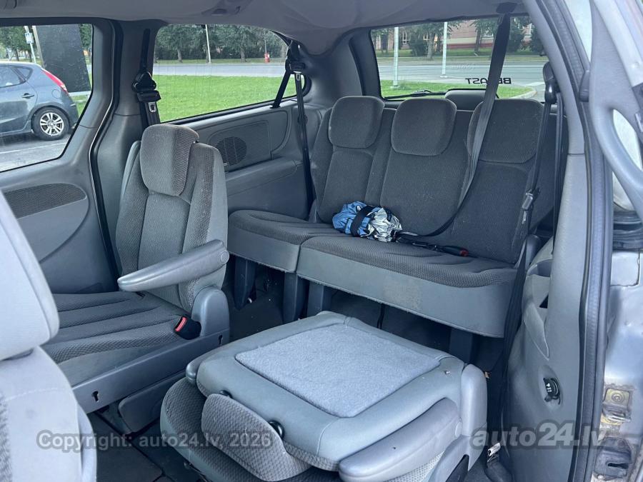 Grey Chrysler Grand Voyager 2005 in Narva, with an engine capacity of 2.80 L and mileage of 265 thousand km for 999 €, photo 11 on AUTOMOTO.COM.LV