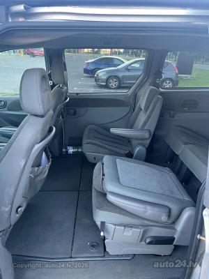 Grey Chrysler Grand Voyager 2005 in Narva, with an engine capacity of 2.80 L and mileage of 265 thousand km for 999 €, photo 12 on AUTOMOTO.COM.LV
