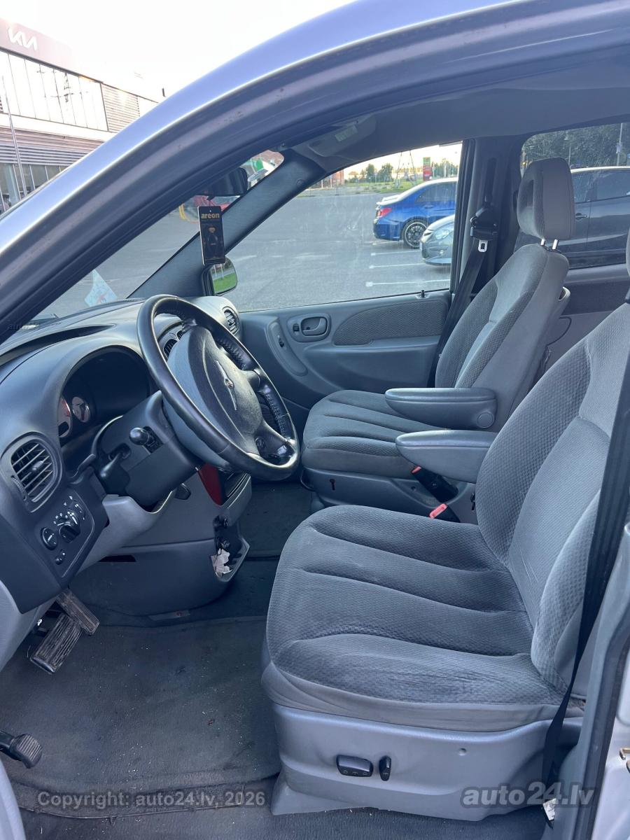 Grey Chrysler Grand Voyager 2005 in Narva, with an engine capacity of 2.80 L and mileage of 265 thousand km for 999 €, photo 16 on AUTOMOTO.COM.LV