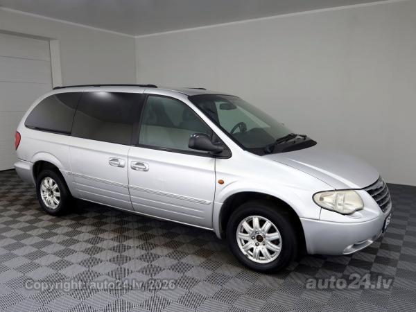 Grey Chrysler Grand Voyager 2005 in Tallinn, with an engine capacity of 2.80 L and mileage of 332 thousand km for 1399 €, photo 1 on AUTOMOTO.COM.LV