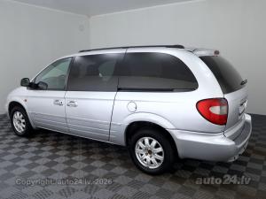 Pelēks Chrysler Grand Voyager 2005 Tallina, ar dzinēja tilpumu 2.80 L un nobraukumu 332 tūkst. km par 1399 €, foto 5 vietnē AUTOMOTO.COM.LV