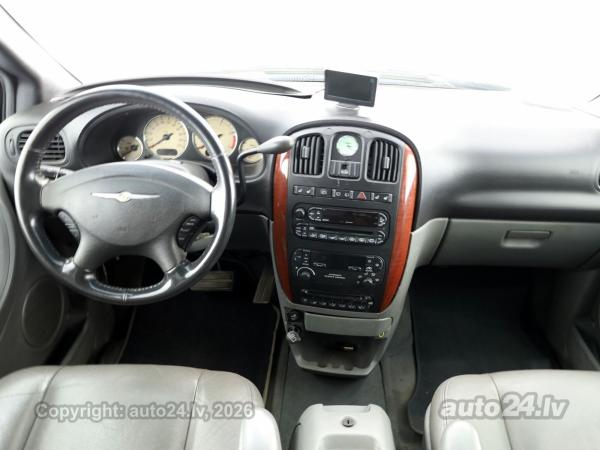 Grey Chrysler Grand Voyager 2005 in Tallinn, with an engine capacity of 2.80 L and mileage of 332 thousand km for 1399 €, photo 5 on AUTOMOTO.COM.LV