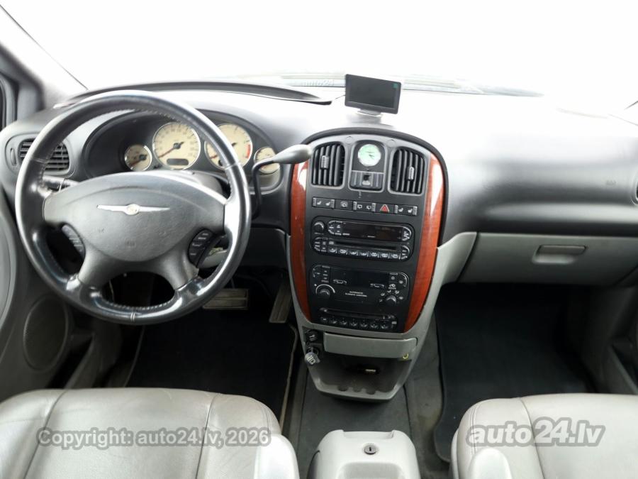Pelēks Chrysler Grand Voyager 2005 Tallina, ar dzinēja tilpumu 2.80 L un nobraukumu 332 tūkst. km par 1399 €, foto 6 vietnē AUTOMOTO.COM.LV