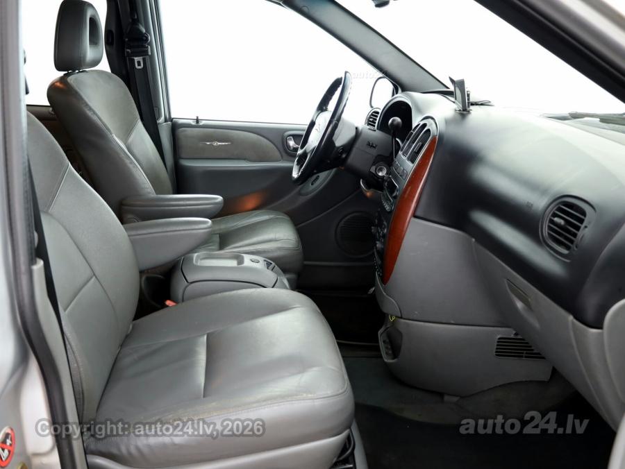 Pelēks Chrysler Grand Voyager 2005 Tallina, ar dzinēja tilpumu 2.80 L un nobraukumu 332 tūkst. km par 1399 €, foto 7 vietnē AUTOMOTO.COM.LV
