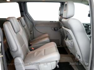 Pelēks Chrysler Grand Voyager 2005 Tallina, ar dzinēja tilpumu 2.80 L un nobraukumu 332 tūkst. km par 1399 €, foto 8 vietnē AUTOMOTO.COM.LV