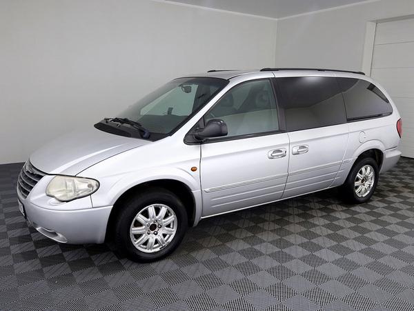 Pelēks Chrysler Grand Voyager 2005 Tallina, ar dzinēja tilpumu 2.80 L un nobraukumu 332 tūkst. km par 1399 €, foto 2 vietnē AUTOMOTO.COM.LV