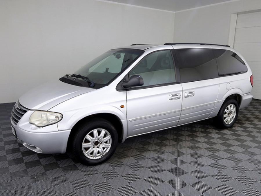 Grey Chrysler Grand Voyager 2005 in Tallinn, with an engine capacity of 2.80 L and mileage of 332 thousand km for 1399 €, photo 3 on AUTOMOTO.COM.LV