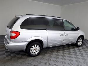 Grey Chrysler Grand Voyager 2005 in Tallinn, with an engine capacity of 2.80 L and mileage of 332 thousand km for 1399 €, photo 4 on AUTOMOTO.COM.LV