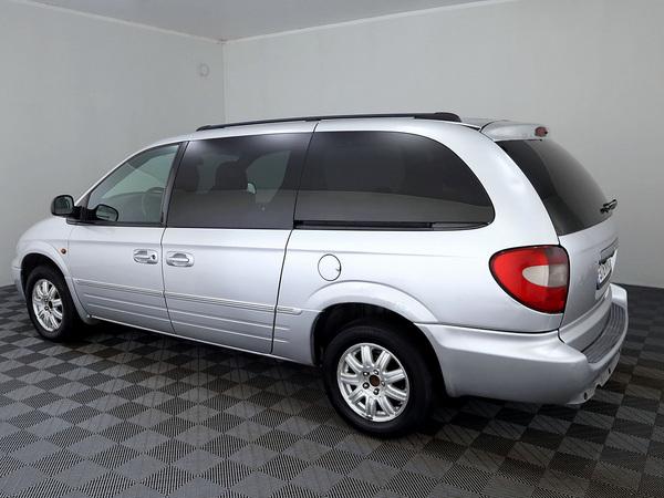 Pelēks Chrysler Grand Voyager 2005 Tallina, ar dzinēja tilpumu 2.80 L un nobraukumu 332 tūkst. km par 1399 €, foto 4 vietnē AUTOMOTO.COM.LV