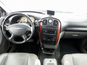 Grey Chrysler Grand Voyager 2005 in Tallinn, with an engine capacity of 2.80 L and mileage of 332 thousand km for 1399 €, photo 6 on AUTOMOTO.COM.LV
